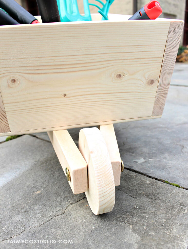 DIY Kids Wheelbarrow - Jaime Costiglio