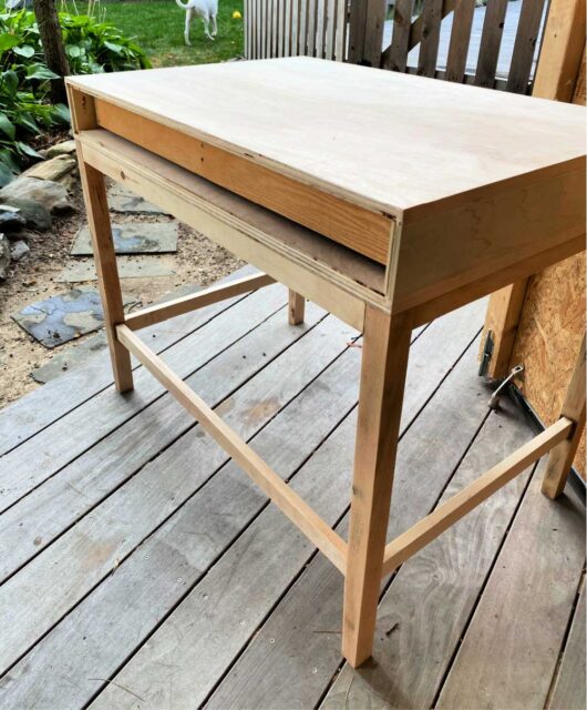 Simple Modern Desk with Plans - Jaime Costiglio