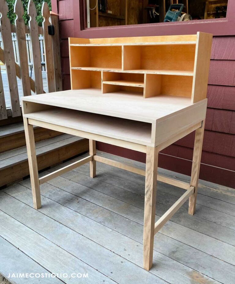 Simple Modern Desk with Plans - Jaime Costiglio